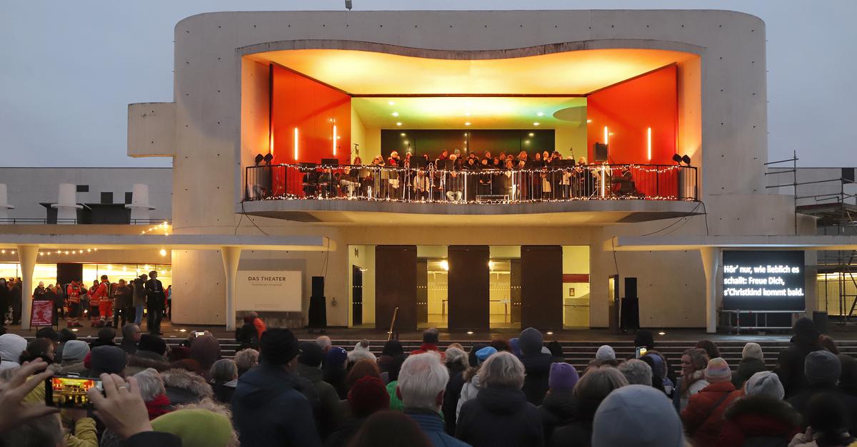 Darmstadt singt vorm Staatstheater Darmstadt singt vorm Staatstheater